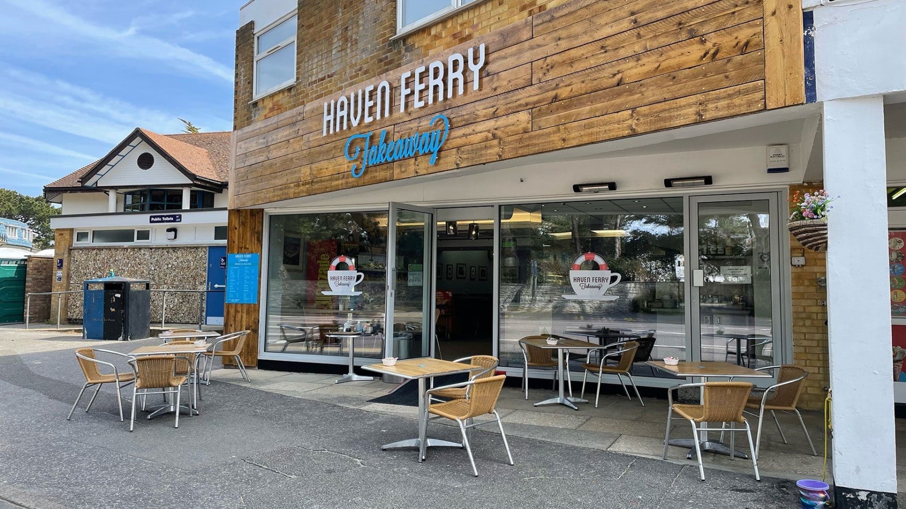 Sandbanks Food & Drink Guide 2026: Best Restaurants & Cafes